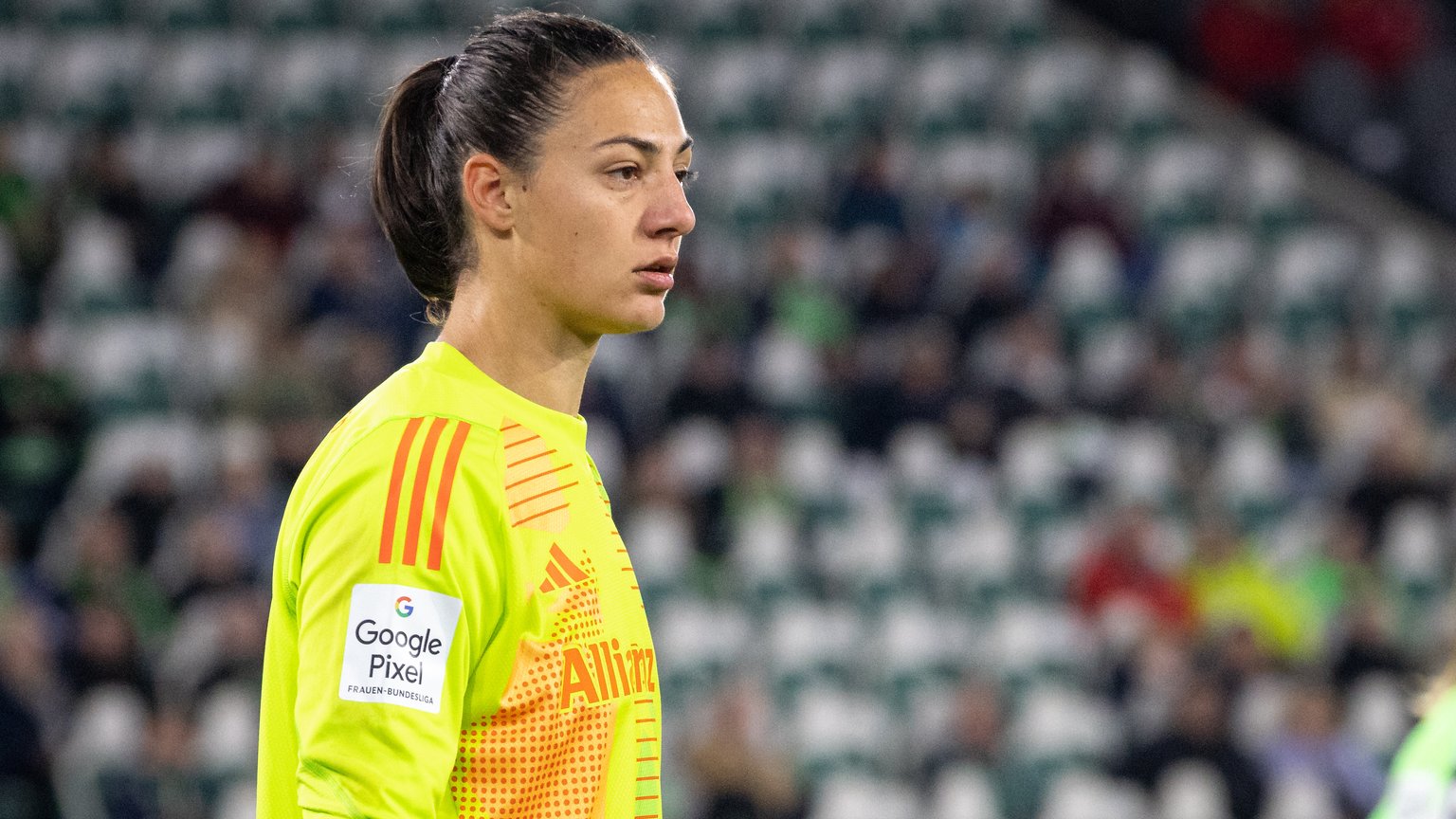 Bösartiger Tumor bei Bayern-Torhüterin Grohs | BR24