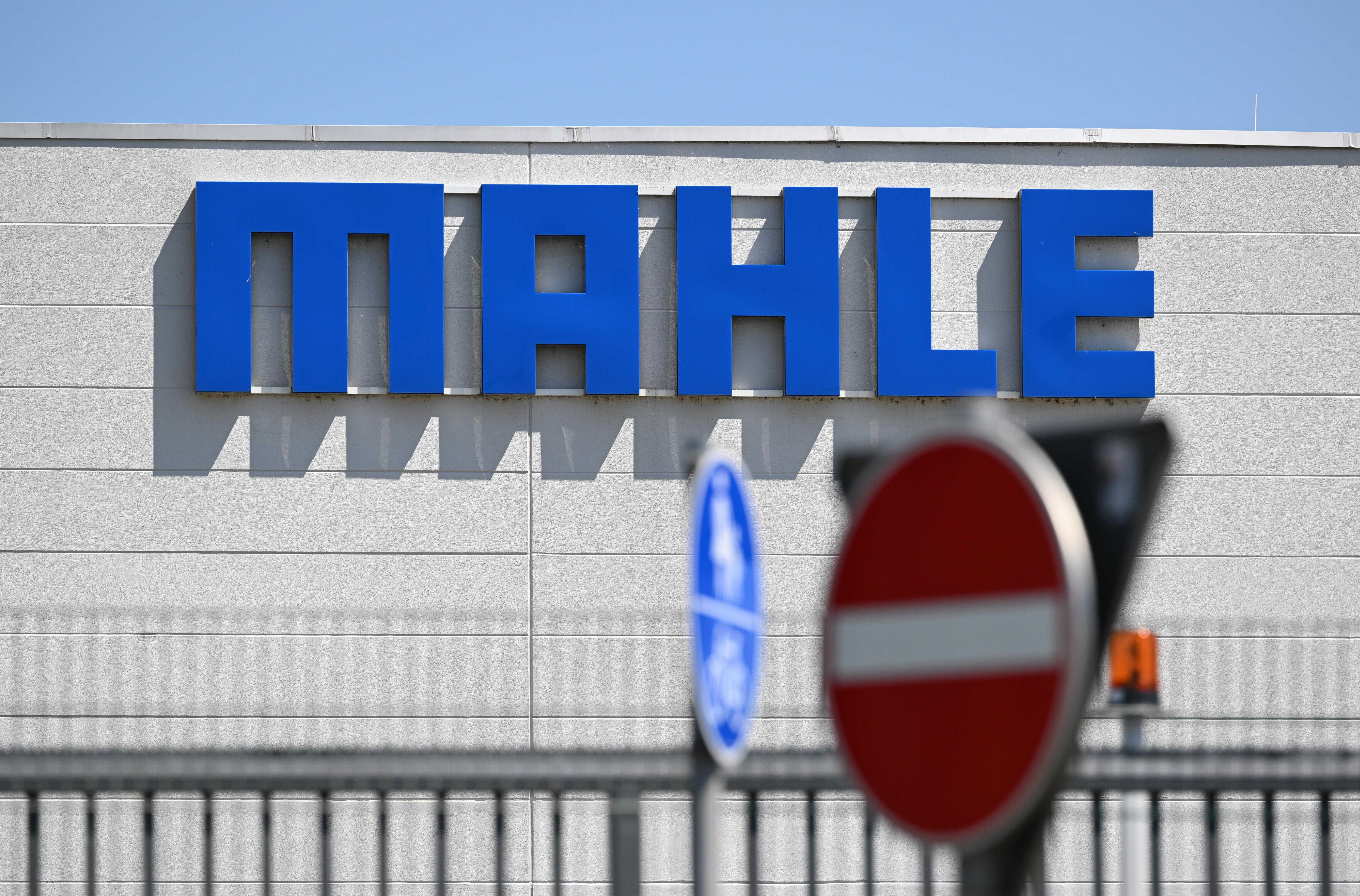 Einigung bei Autozulieferer Mahle: Hohe Abfindungen nach Streik | BR24