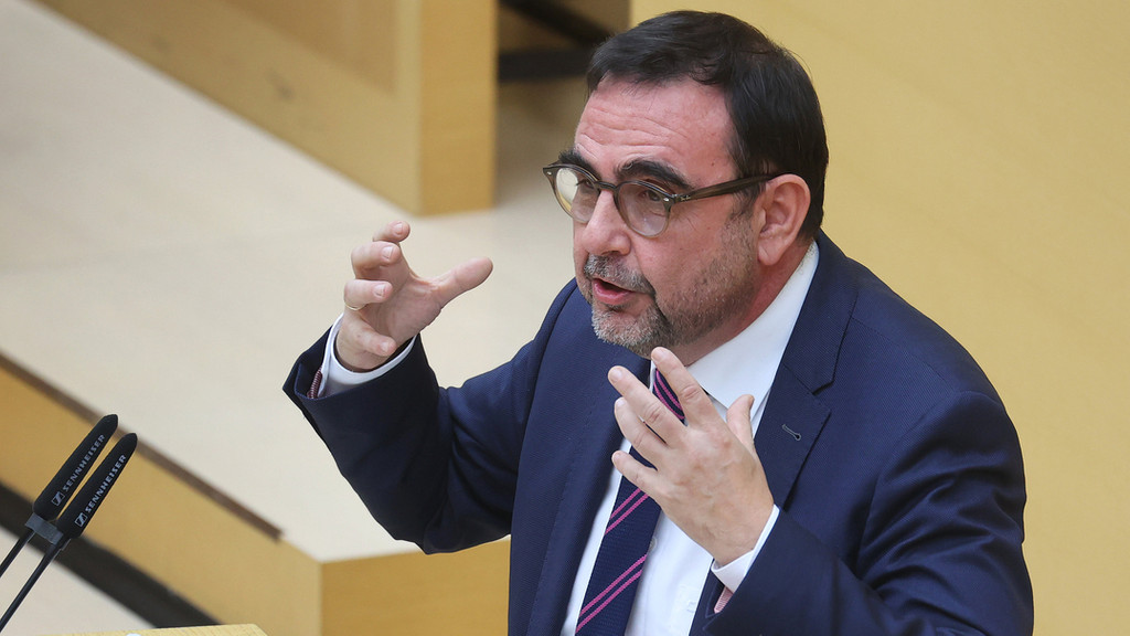 Holetschek für Corona-Impfpflicht ab 60: Widerstand im Bundestag | BR24 Holetschek für Corona-Impfpflicht ab 60: Widerstand im Bundestag | BR24