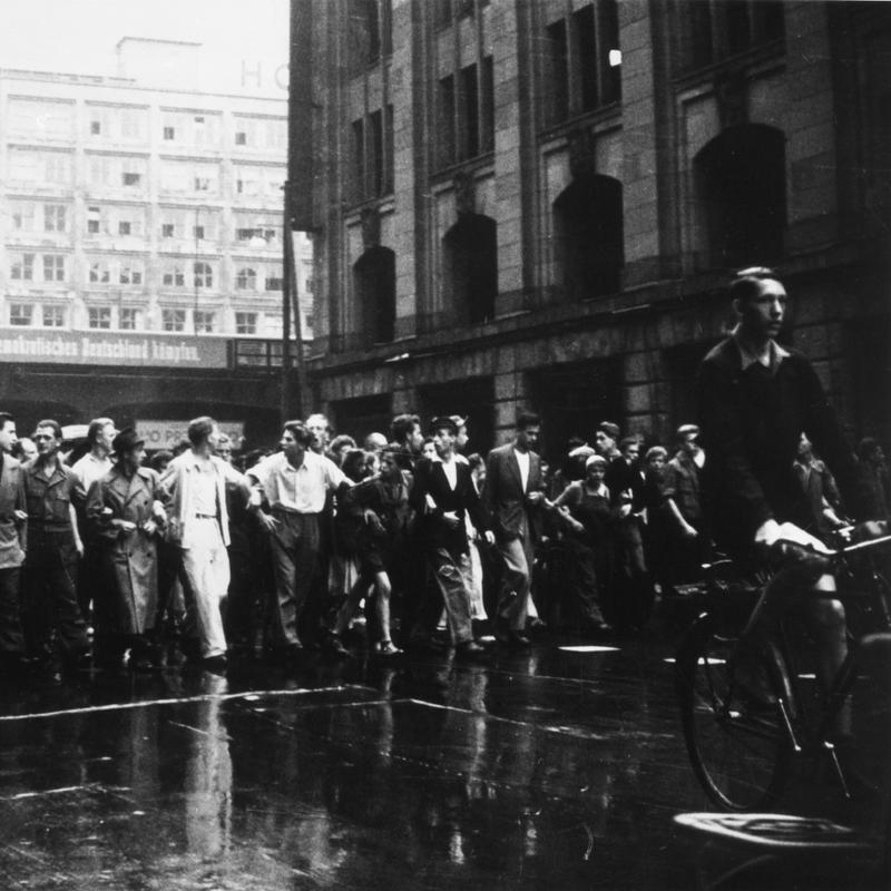 DIE FRÜHE DDR - Stalinallee und der 17. Juni 1953 - Alles Geschichte ...