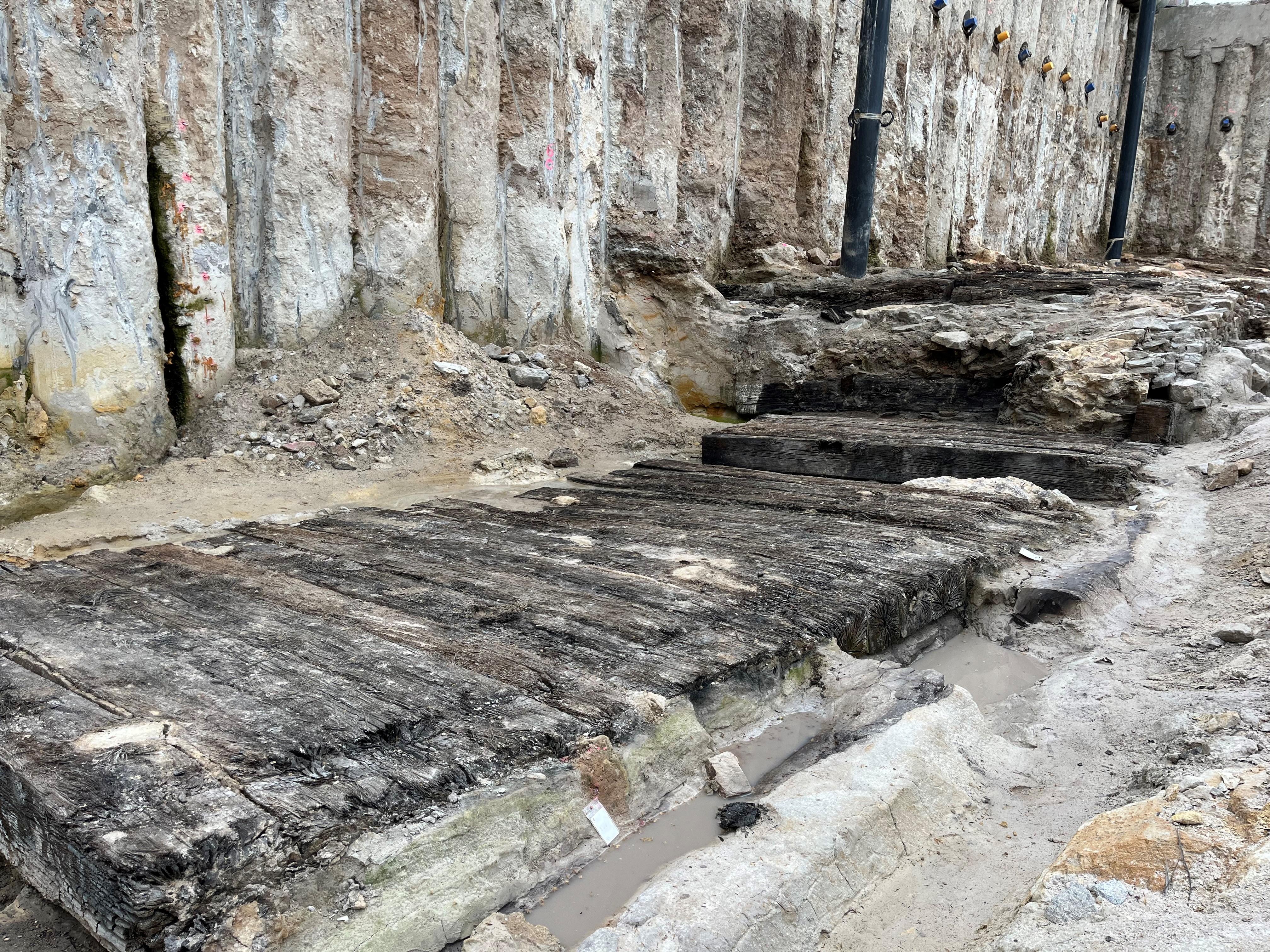 Hafen aus der Eisenzeit? Sensationsfund am Main in Aschaffenburg | BR24