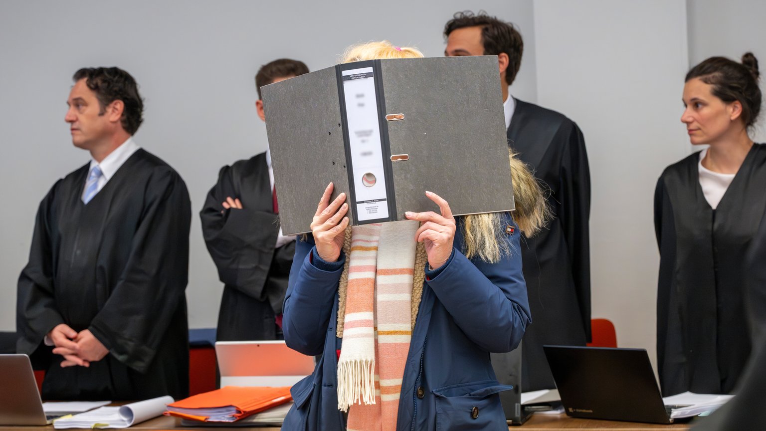 Mordkomplott mit Axt: Zweimal lebenslange Haft | BR24