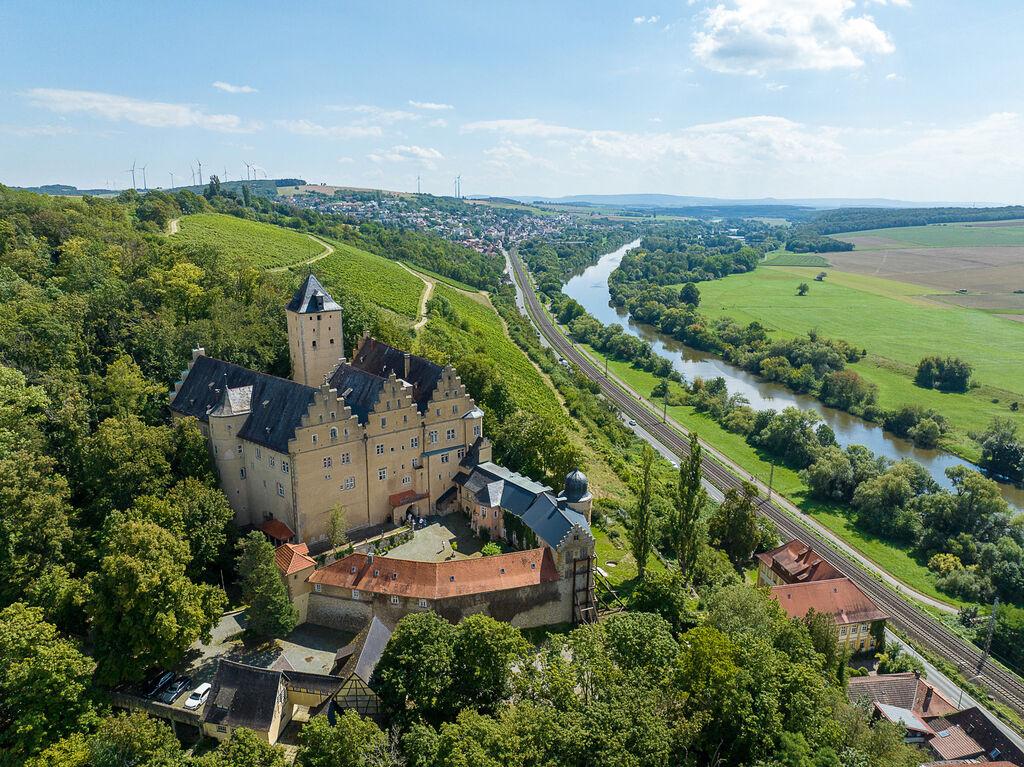 Schloss Mainberg: Exklusiver Besichtigungstermin für Investoren | BR24