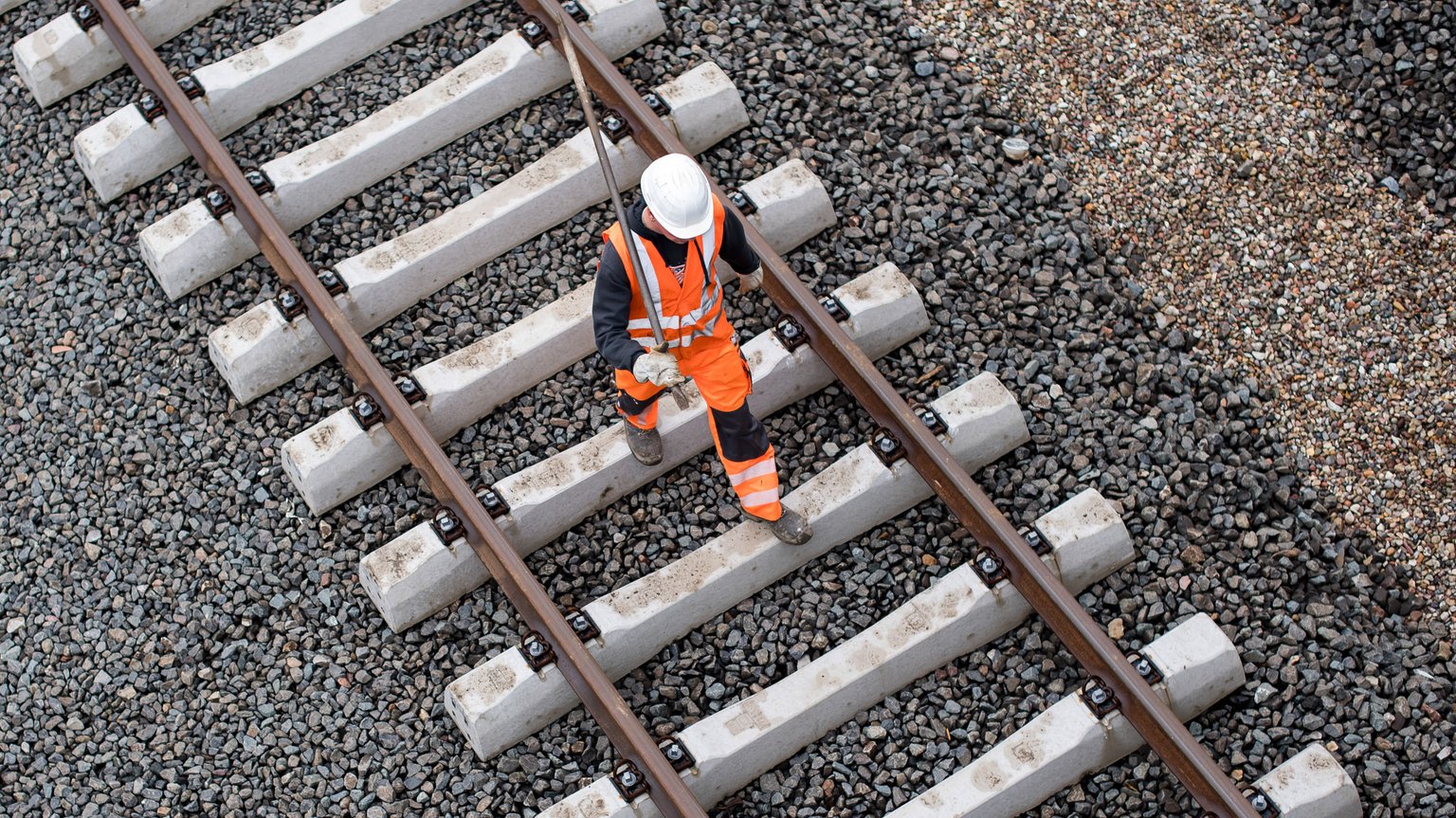 Shell-Studie: Jugend blickt mehrheitlich positiv in die Zukunft | BR24