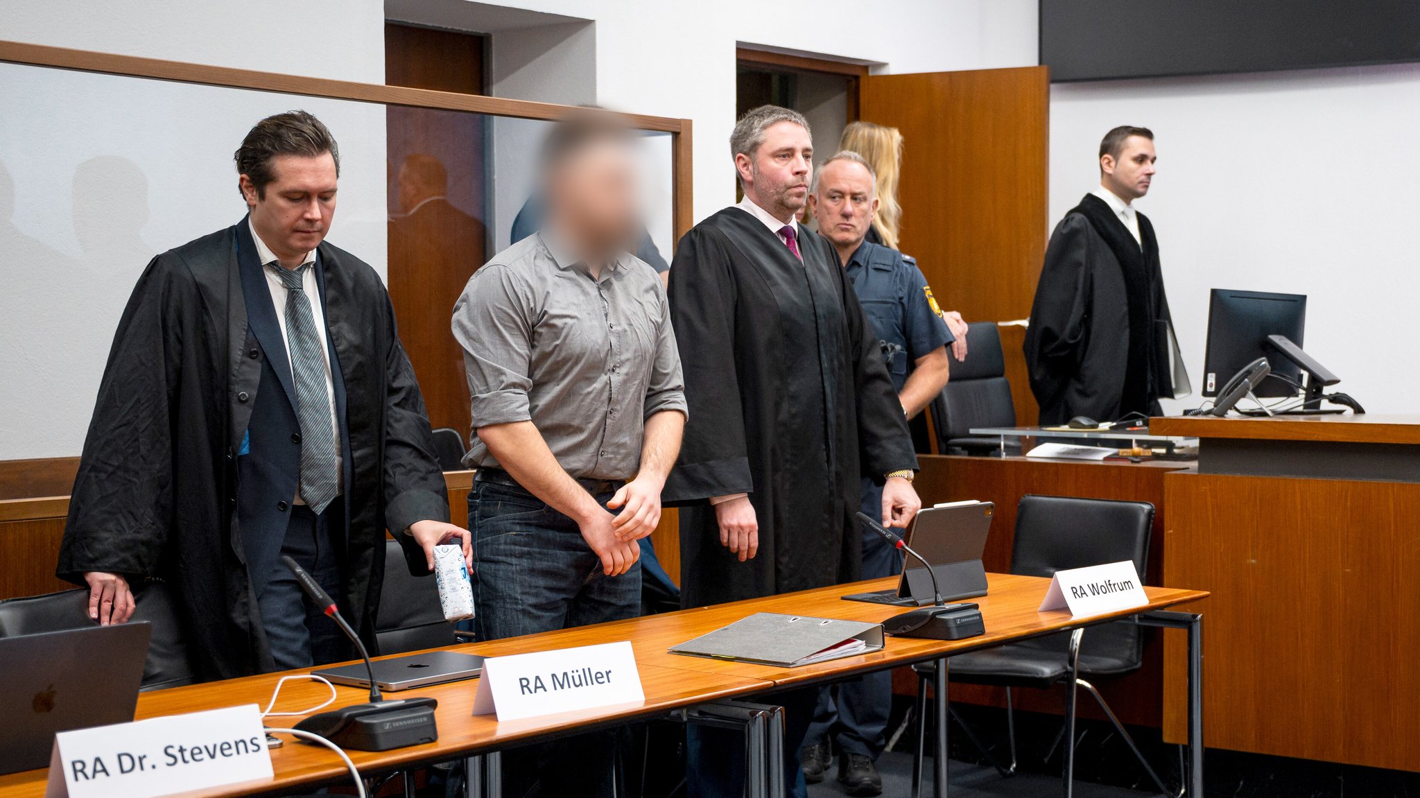 Vergewaltigungs-Urteil gegen Ex-Soldaten: Revision eingelegt | BR24