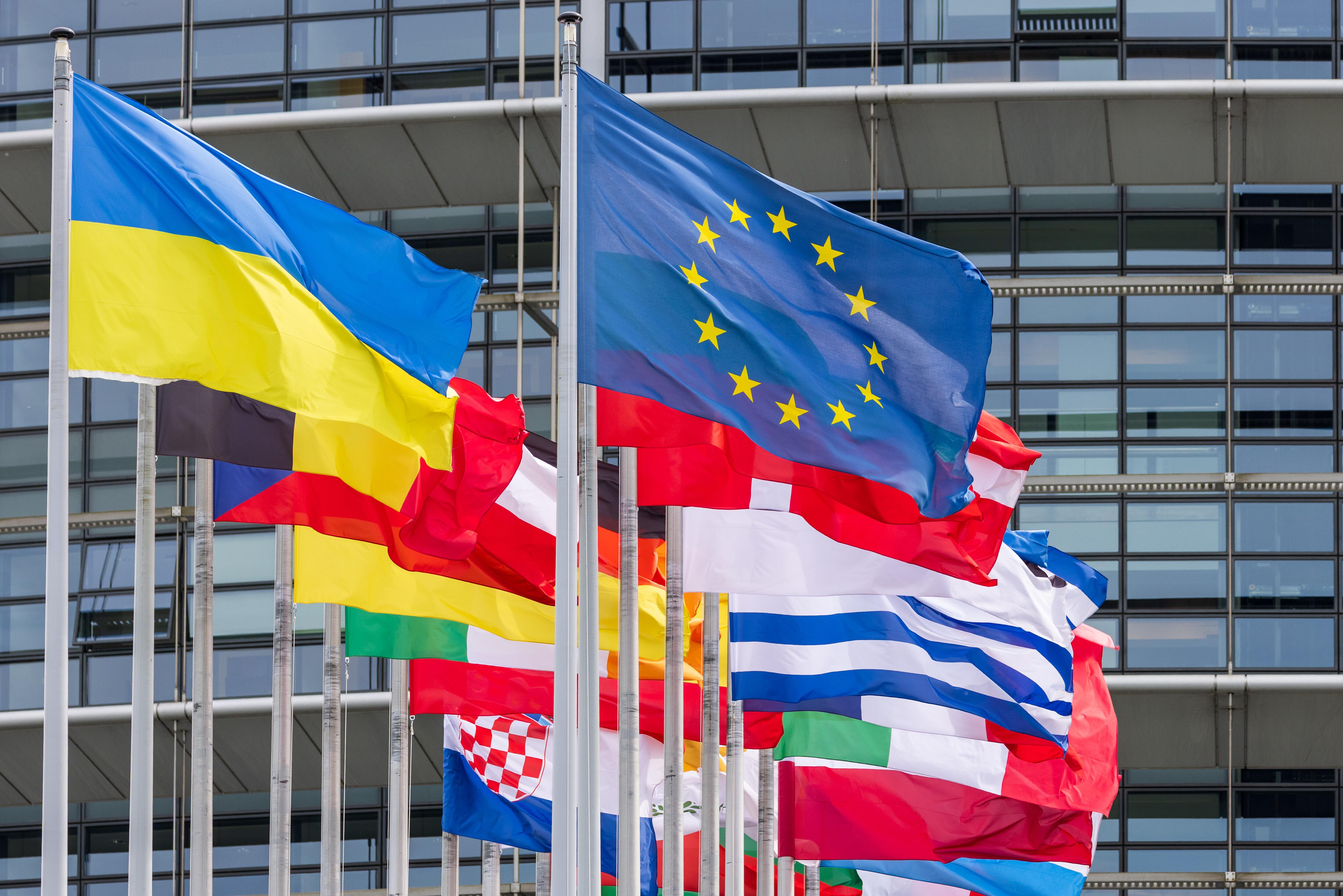 Ukraine-Ticker: EU gibt grünes Licht für Beitrittsgespräche | BR24