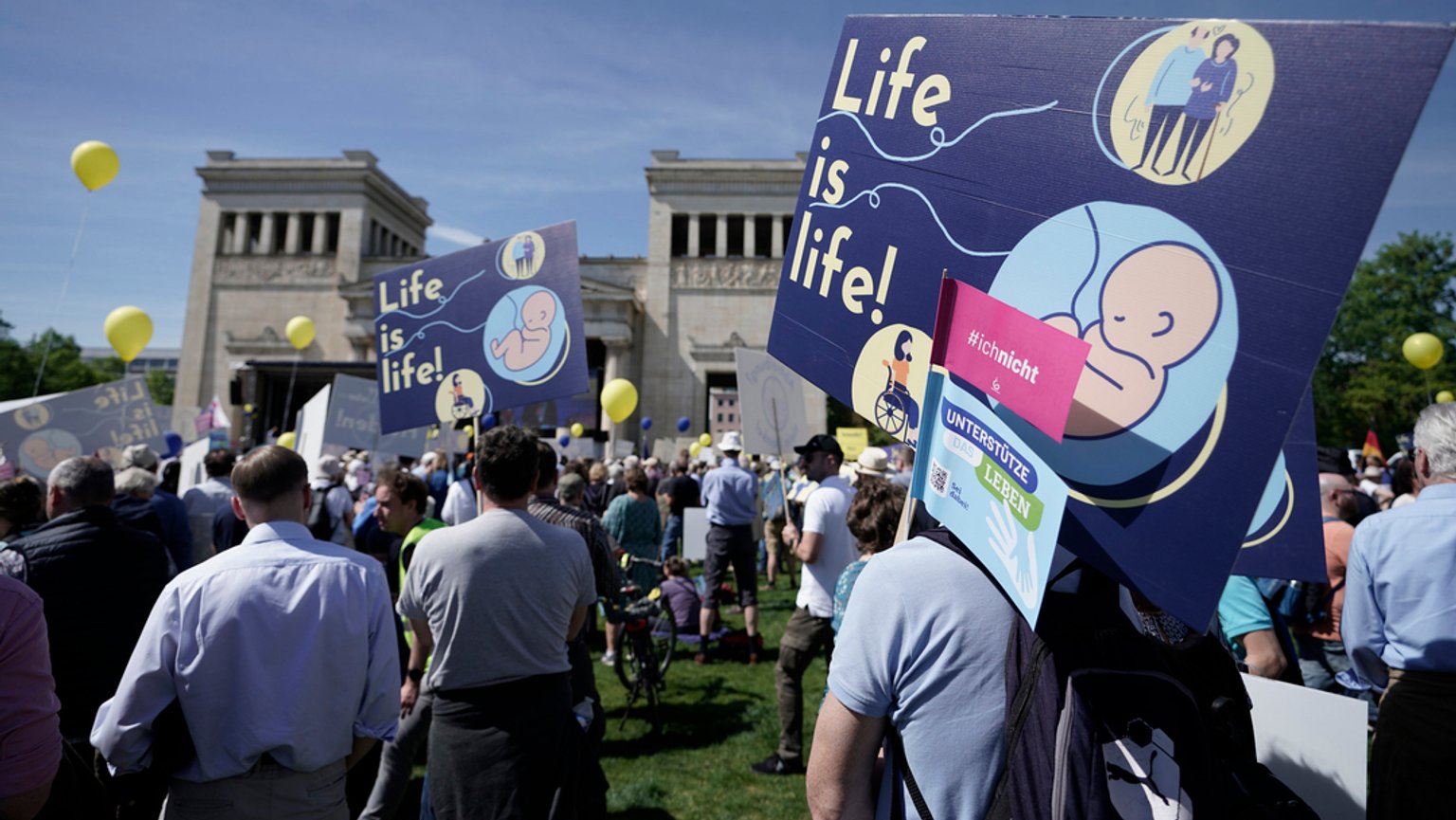 Vom Radiomoderator zum Prediger: Zehn Jahre Bischof Stefan Oster | BR24