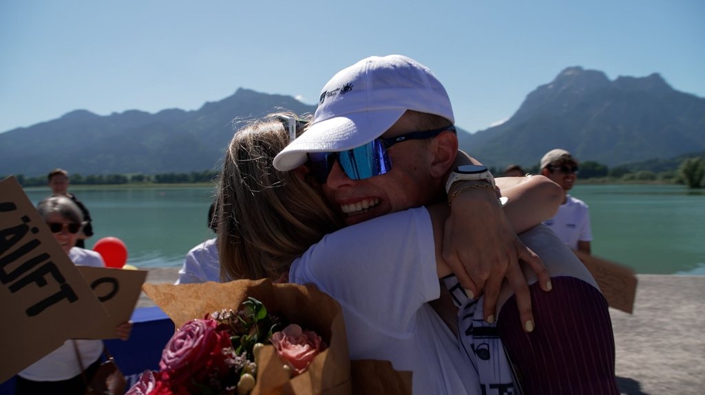 362 Kilometer "Bavaria Man": Held schafft Ultra-Triathlon | BR24