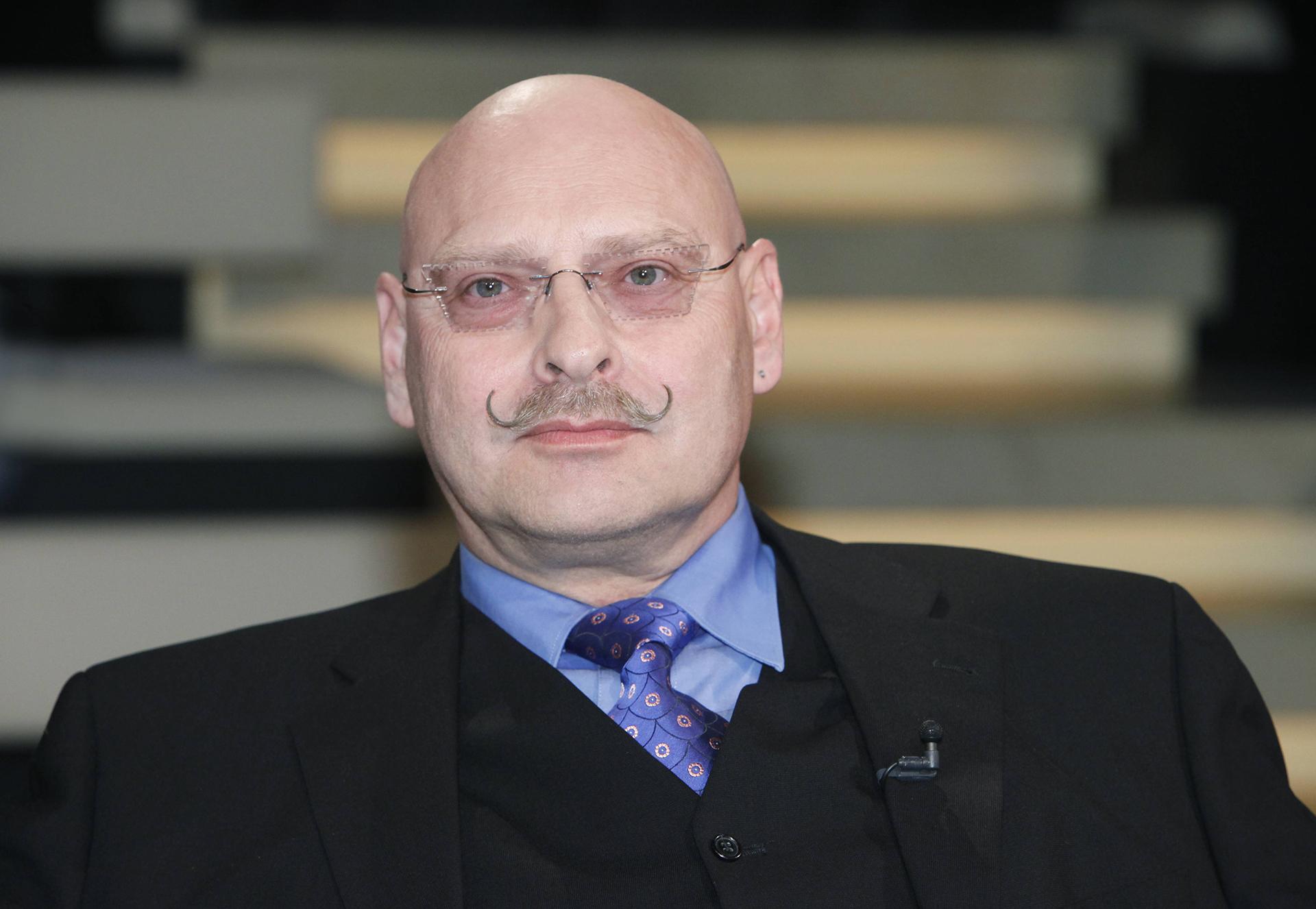 Missbrauchsopfer Alexander Probst "Er setzt sich an dein Bett - und ...