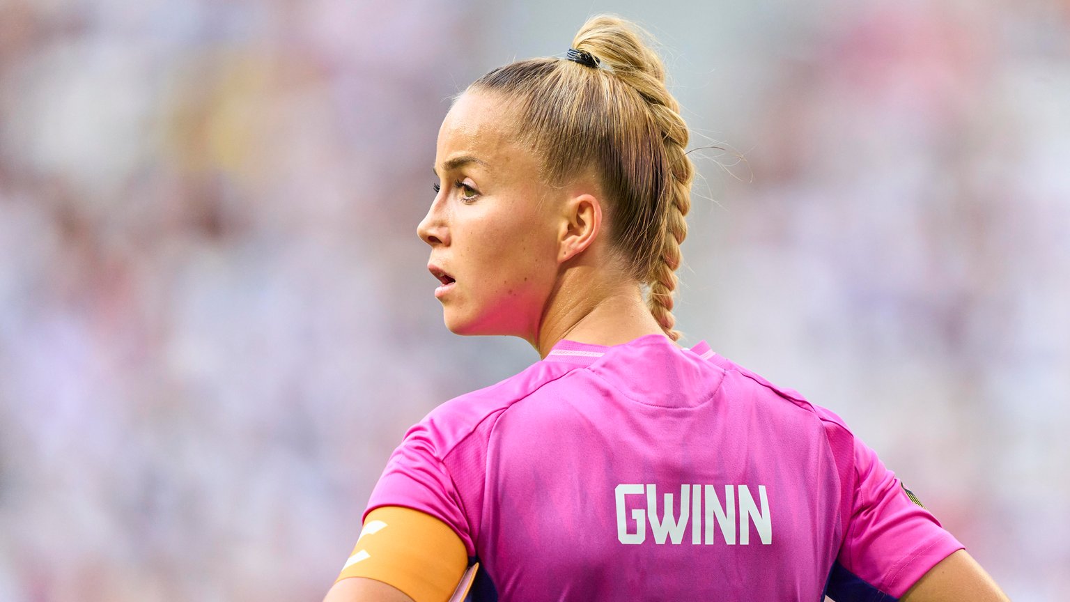 Popp-Nachfolge: Gwinn wird DFB-Kapitänin auf Zeit | BR24