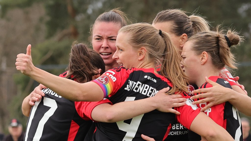 Aufstieg von der Couch aus – FCN-Frauen zurück in der Bundesliga | BR24