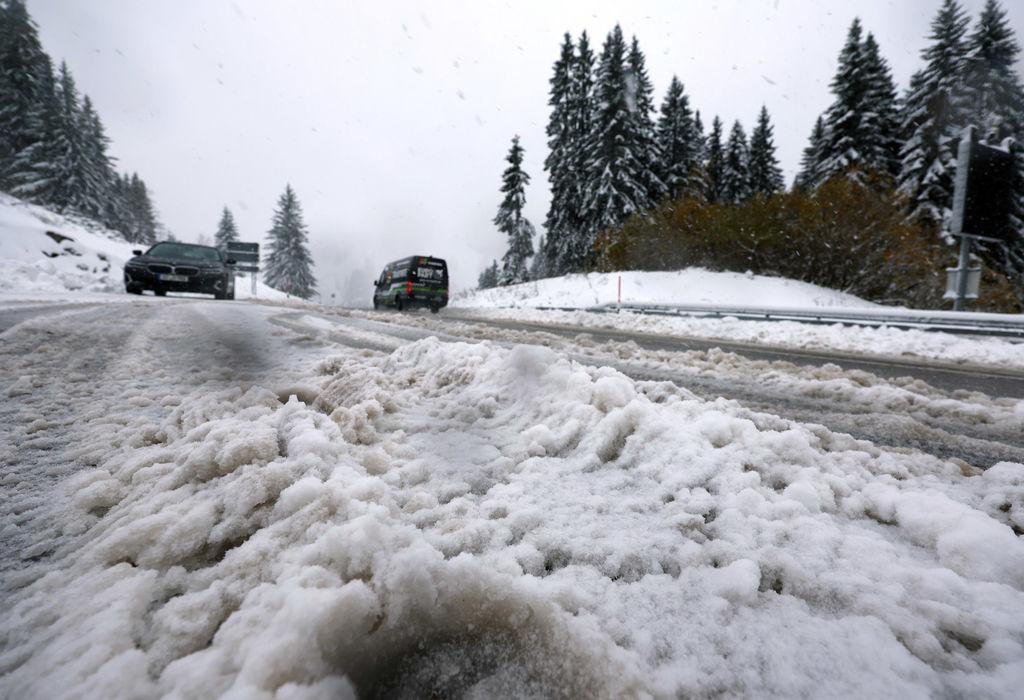 Frost und Schnee halten Bayern auf Trab | BR24