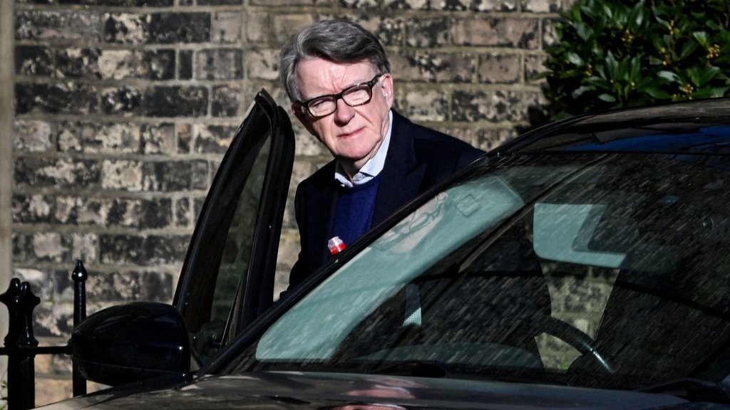 Epstein-Affäre: Britischer Ex-Minister zeitweise festgenommen | BR24