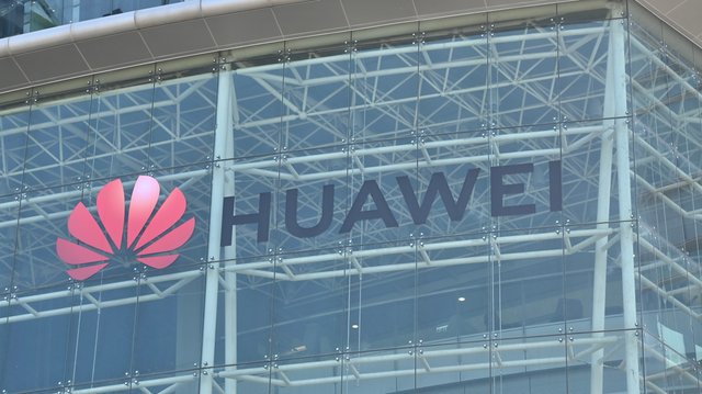 EU-Kommission will Huawei und ZTE aus Netzen verbannen | BR24