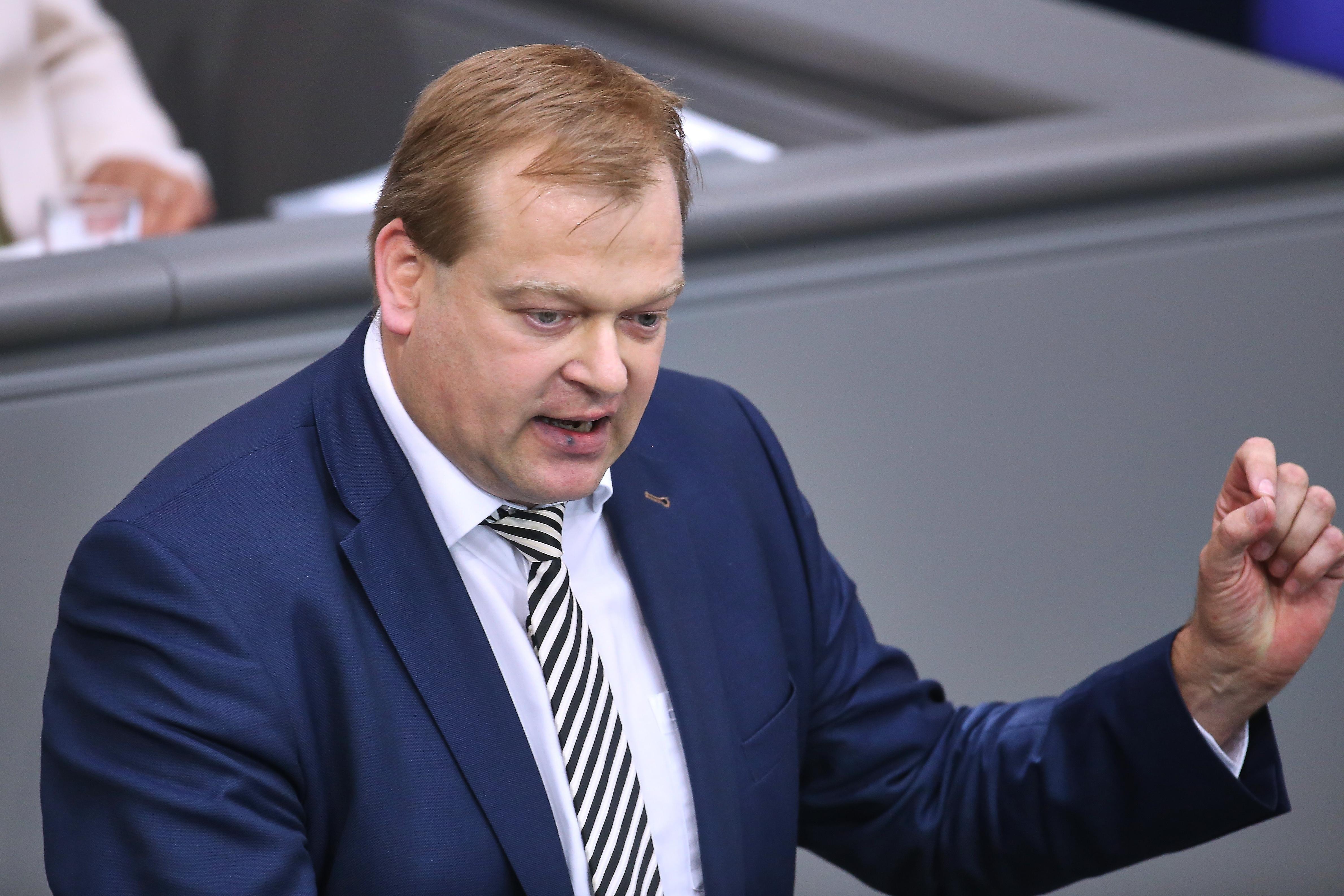 Pflege der Eltern: Stegemann will mehr Kinder zur Kasse bitten | BR24