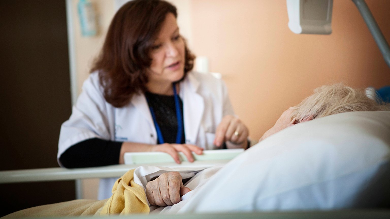 Neue Studie zur Vererbung von Alzheimer: Was ist dran? | BR24