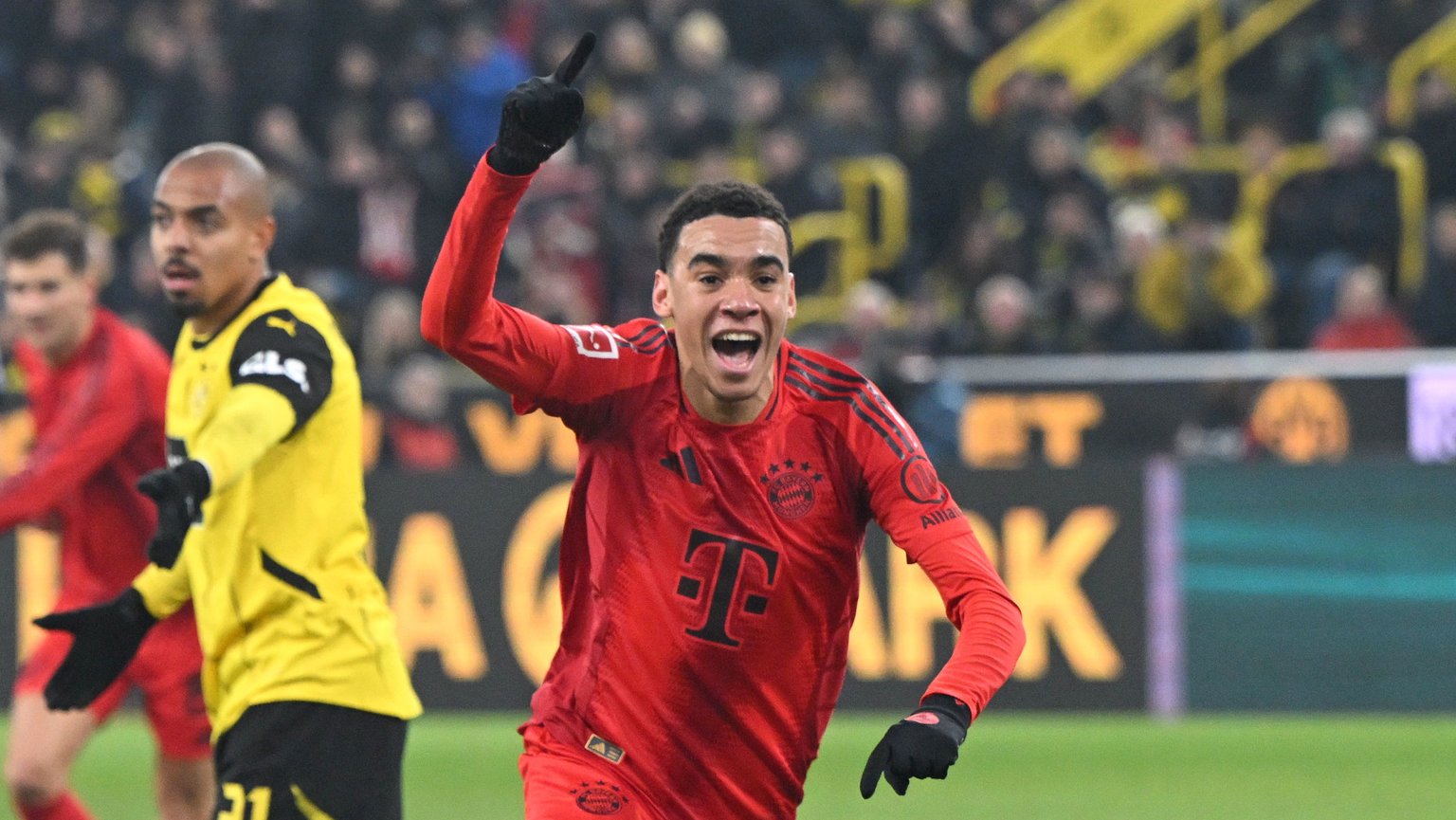 Wieder per Kopf: Musiala rettet FC Bayern spät gegen BVB | BR24