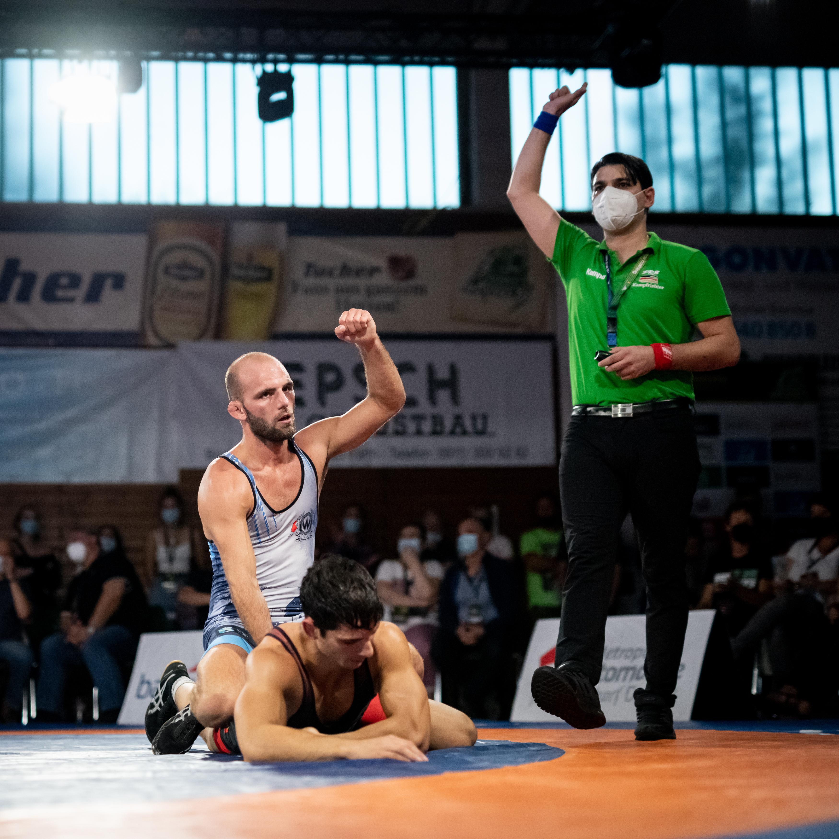 Ringen: Burghausen siegt im Final-Hinkampf gegen Kleinostheim | BR24