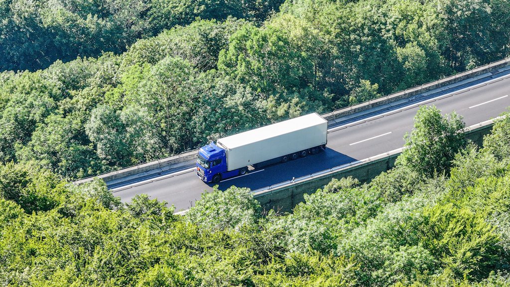 Explosives Gefahrgut: Sperrung der A8 wieder aufgehoben | BR24