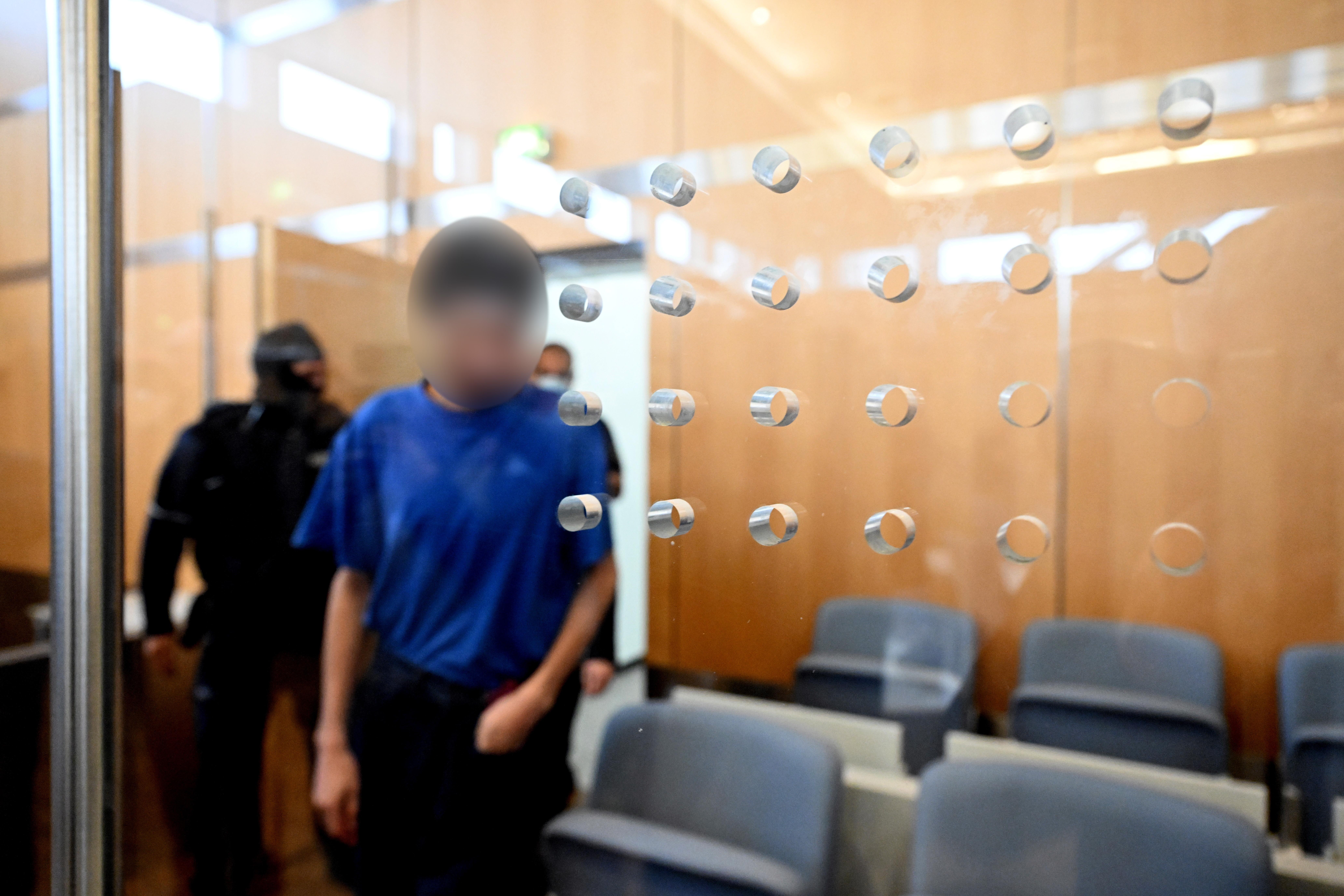 Attentat von Solingen: Angeklagter gesteht seine Tat | BR24