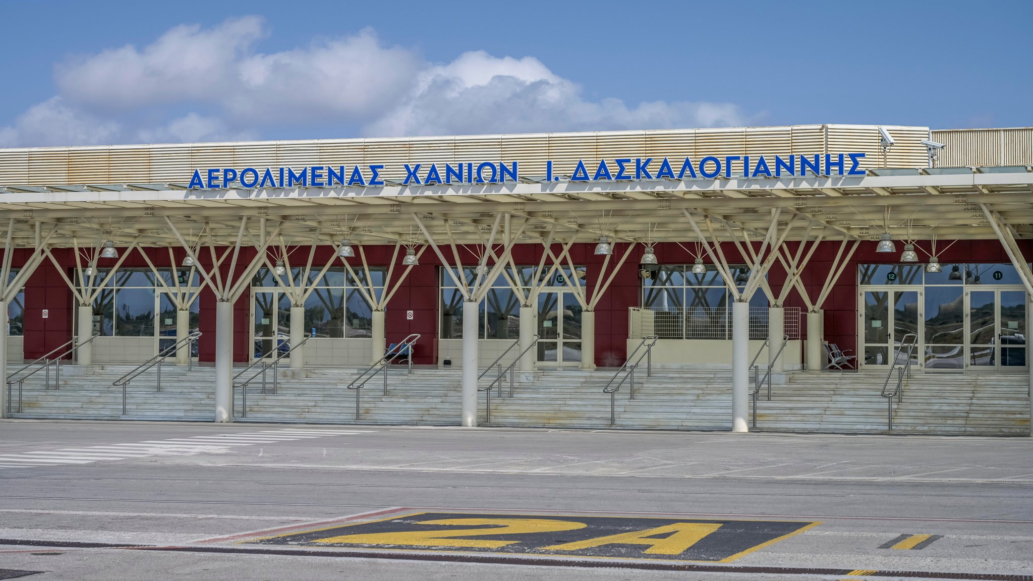 Deutscher auf Kreta wegen Fotos am Flughafen festgenommen | BR24