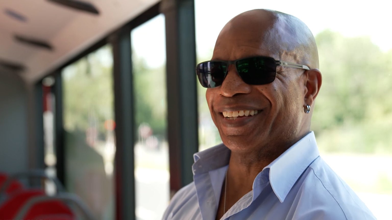 Haltestellen statt Hollywood: Ein Schauspieler als Busfahrer | BR24