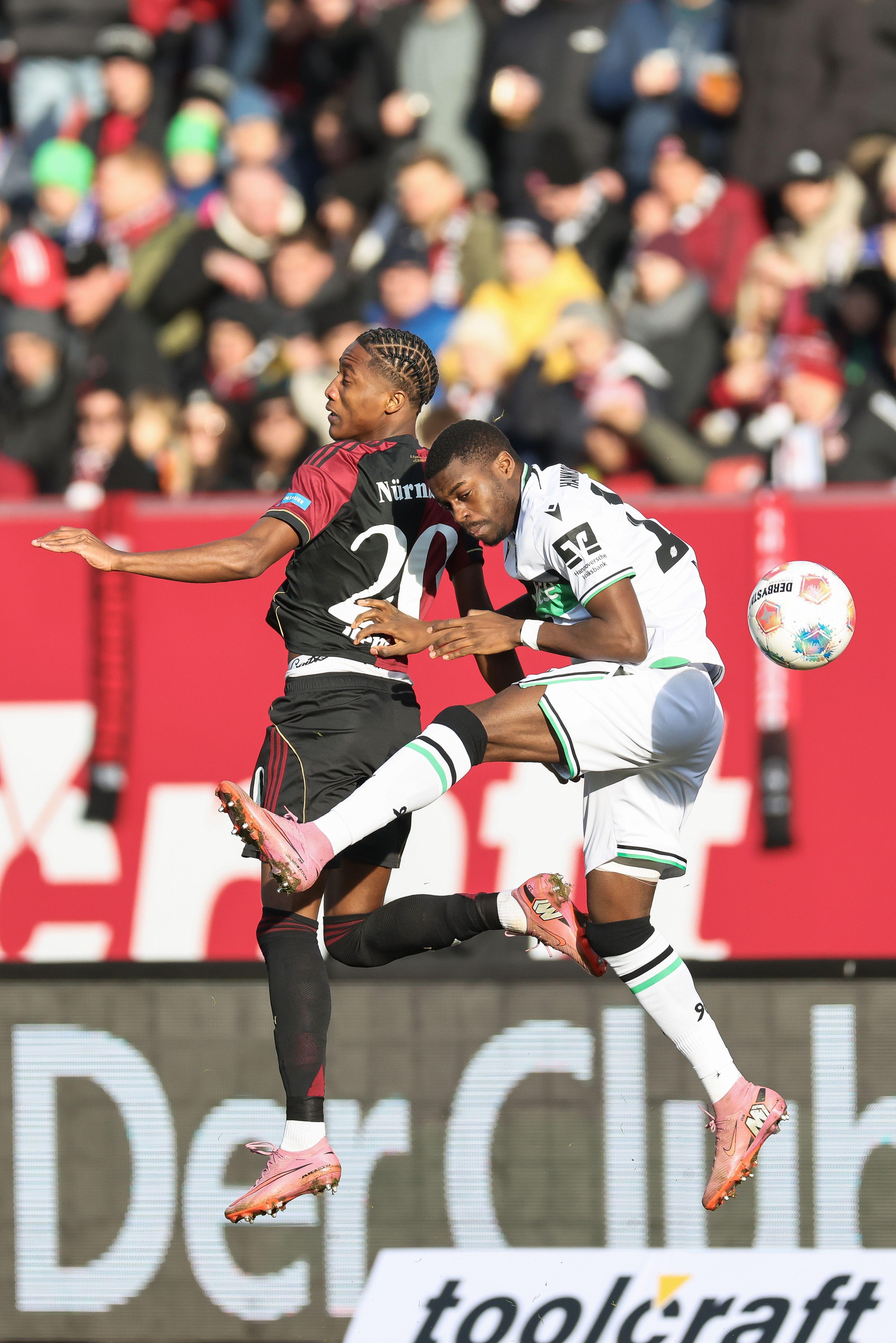 Transfer-Ticker: Diop muss überraschend den Club verlassen | BR24