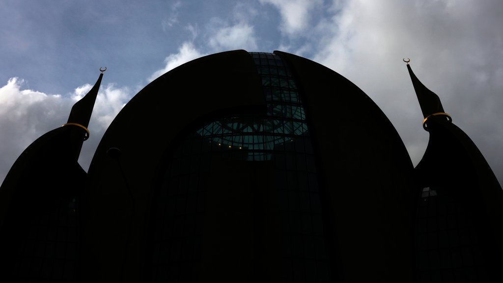 Türkische Imame sollen bald nicht mehr in Deutschland predigen | BR24