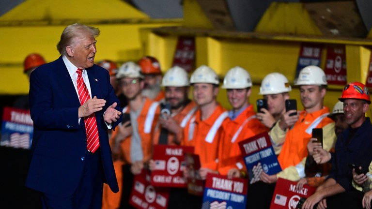 Trump will Zölle auf Stahl-Importe verdoppeln - auf 50 Prozent | BR24