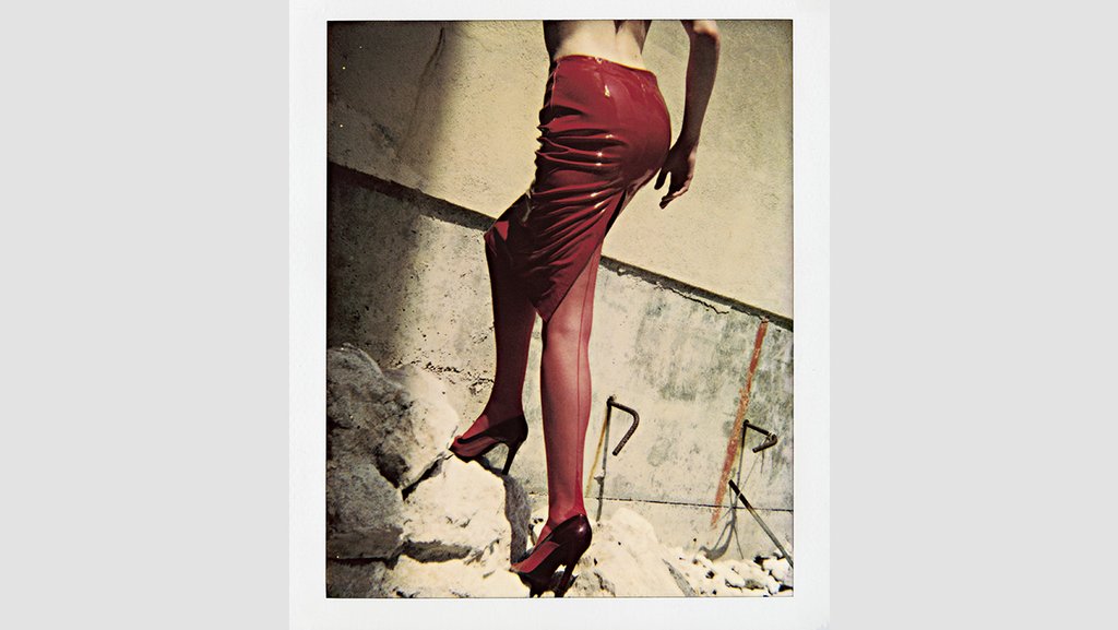 Intime Momentaufnahmen: Helmut Newtons "Polaroids" in München | BR24