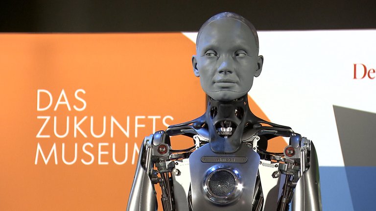 KI-Roboter "Ameca": Neuer Star am Nürnberger Zukunftsmuseum | BR24