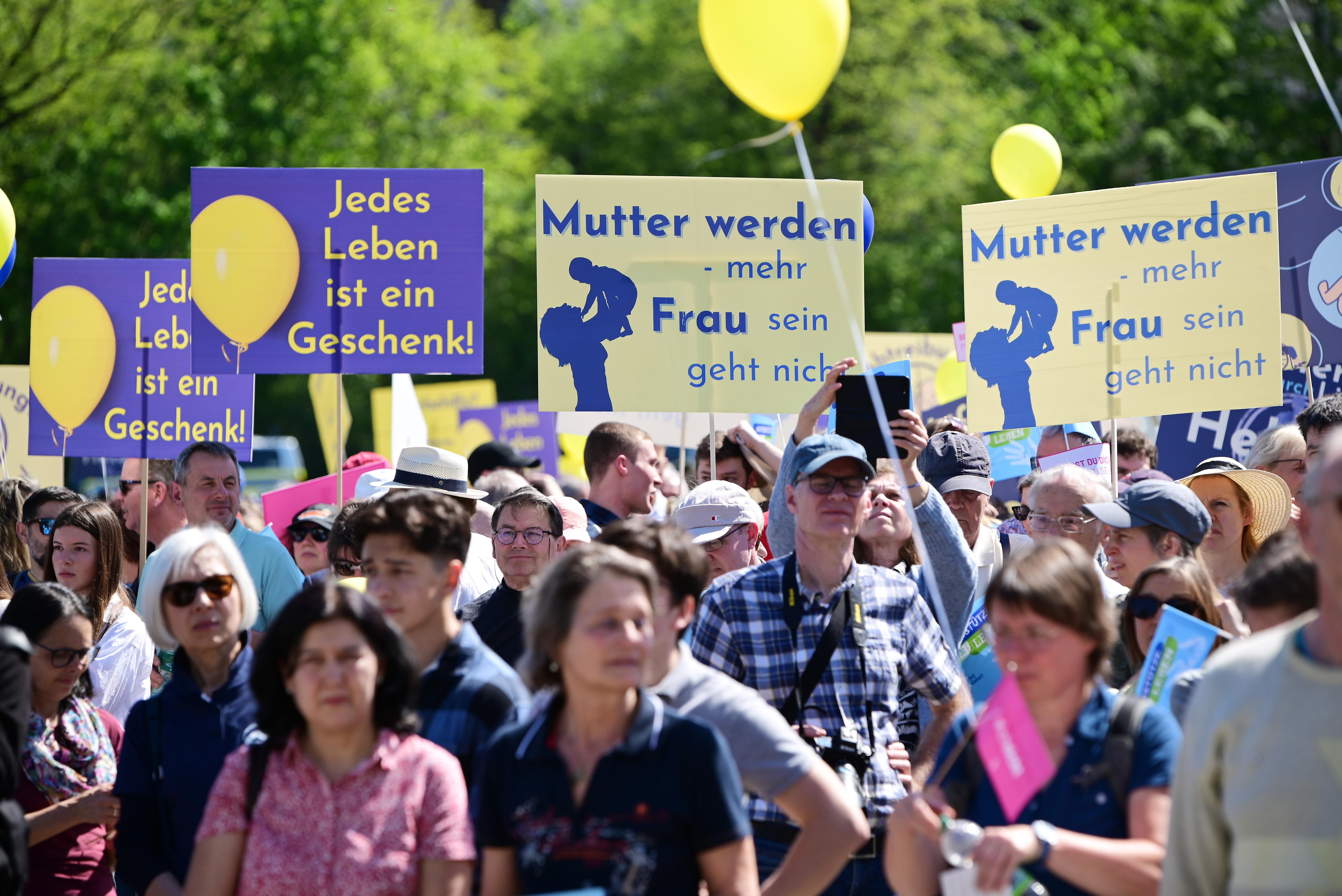 Tausende beim "Marsch fürs Leben" in München | BR24
