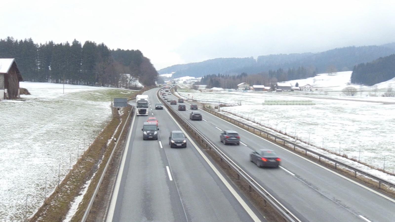 Bundestag kritisiert geplanten A8-Ausbau | BR24