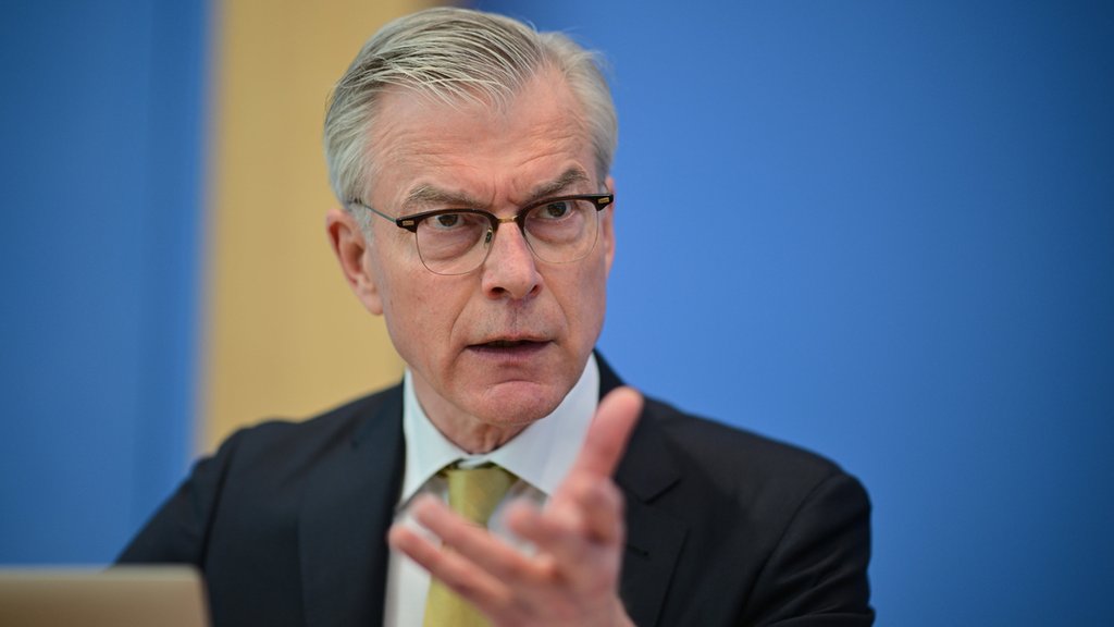 Rechte scheitern mit Misstrauensantrag gegen von der Leyen | BR24