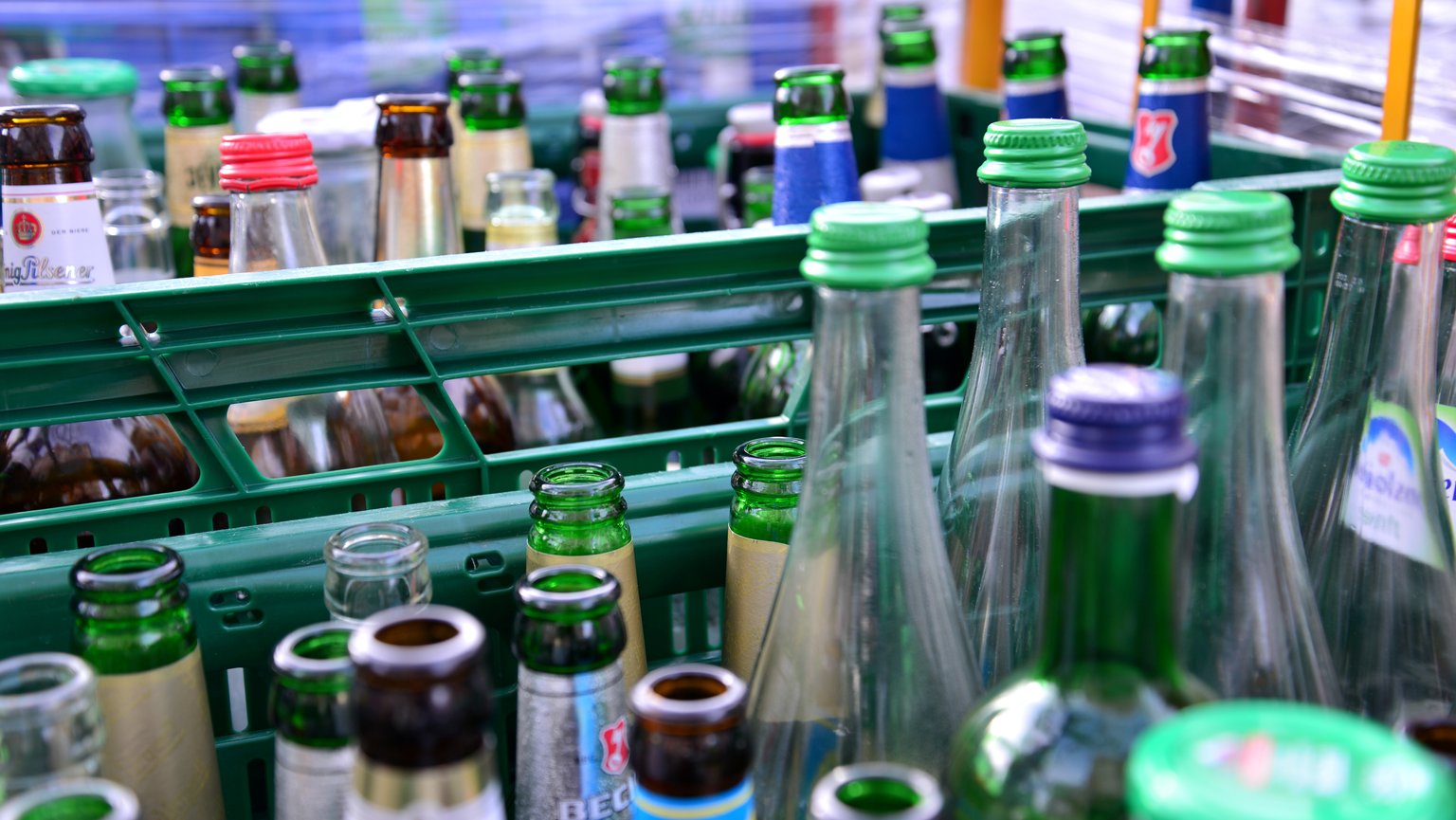 Pfandtourismus: Wenn Bier-Leergut doppelt so viel wert ist | BR24