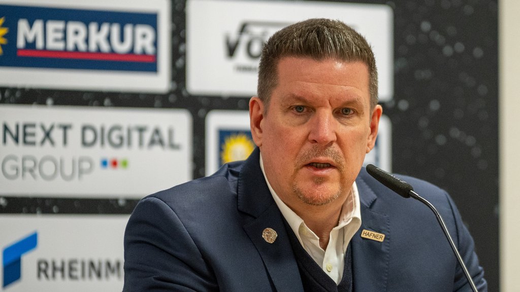DEL: Straubing trennt sich von Headcoach Tom Pokel | BR24
