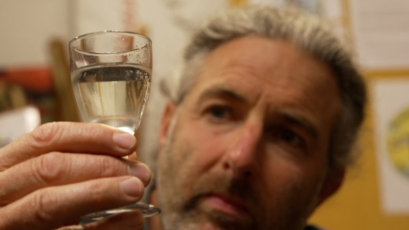 Auf der Suche nach Aromen: Der Winzer ohne Reben | BR24