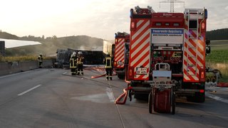 Autobahn 8 nach schwerem Unfall Richtung München gesperrt | BR24