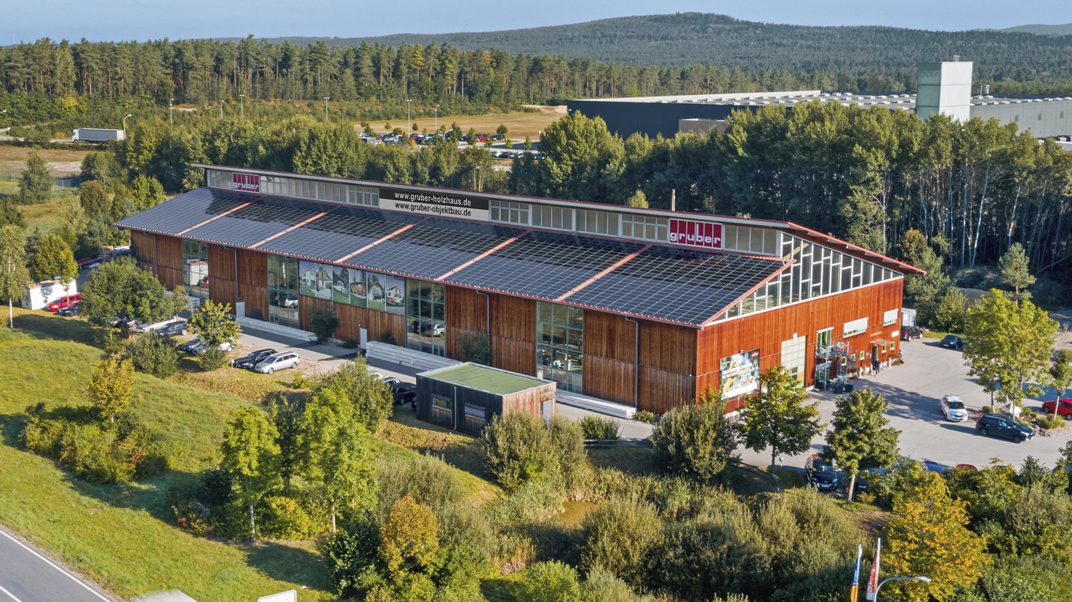 Großbrand bei Holz-Betrieb in der Oberpfalz unter Kontrolle | BR24