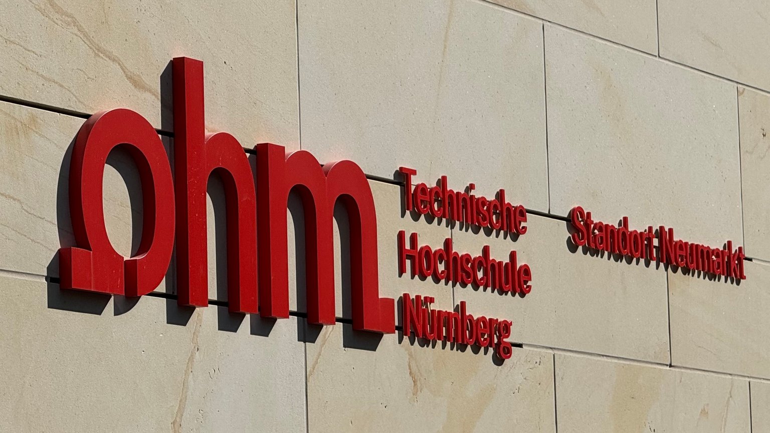 Neues Hochschulgebäude in Neumarkt wird eingeweiht | BR24