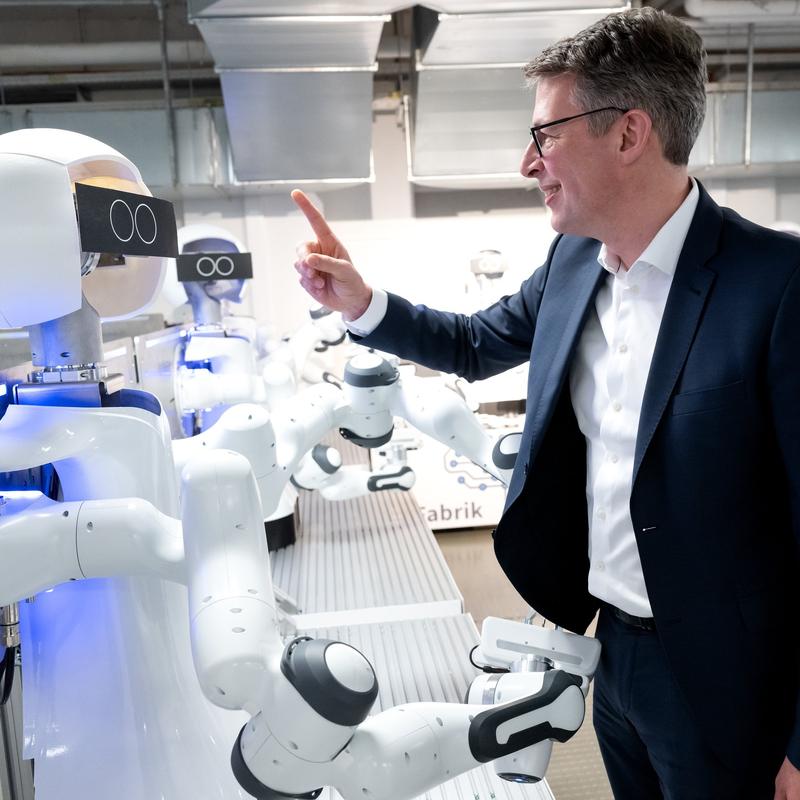Blume stellt Hightech-Agenda vor: Investieren in Köpfe und ...