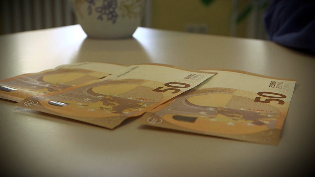 Geld mit der Post verschicken: Was Verbraucher beachten sollten | BR24