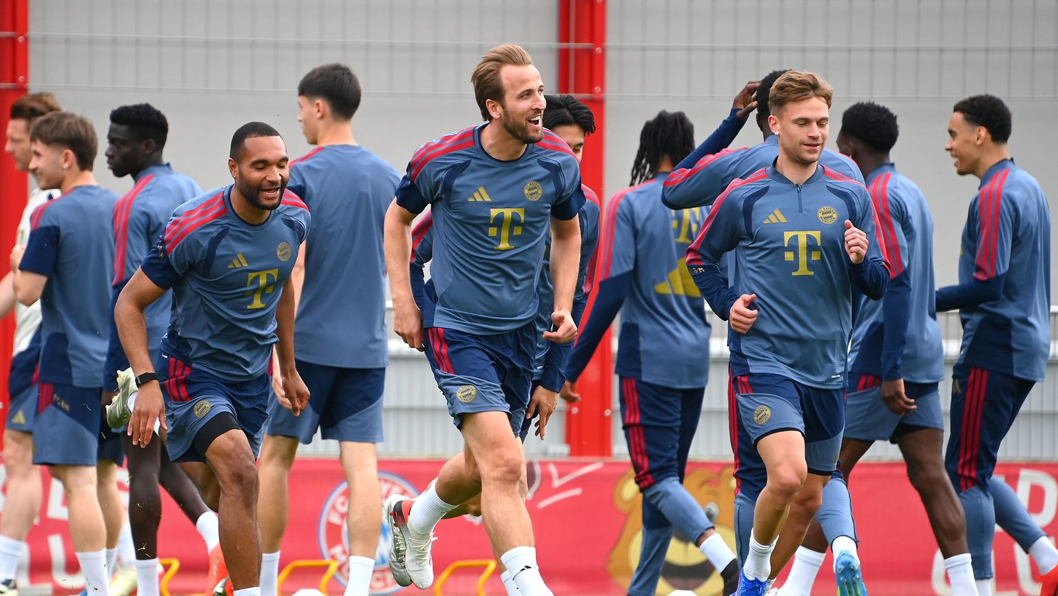 "Ganz München ist bereit" – FC Bayern und die Ruhe vor dem Sturm | BR24