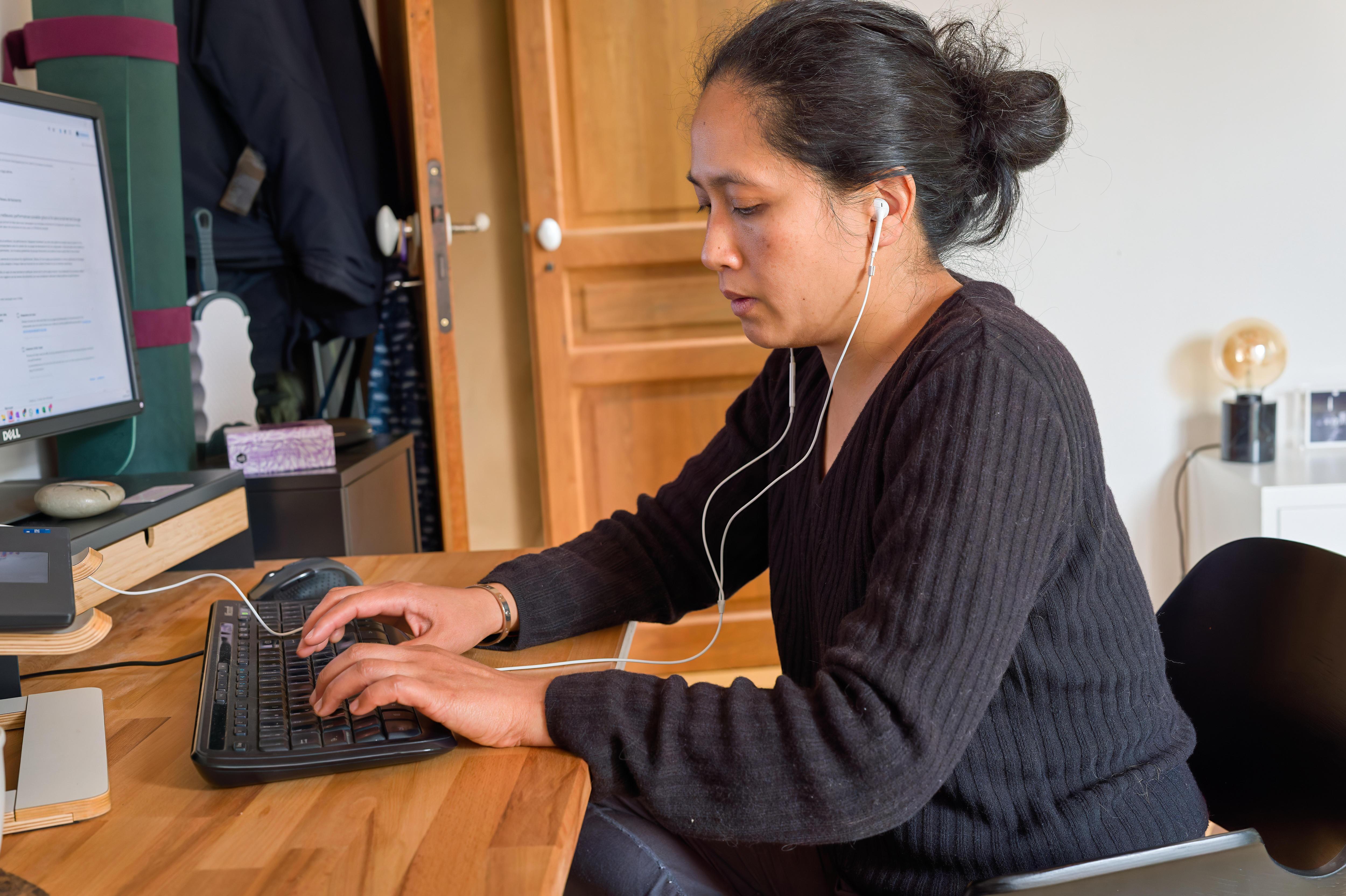 Homeoffice am Feiertag: Wer bekommt frei, wer muss arbeiten? | BR24