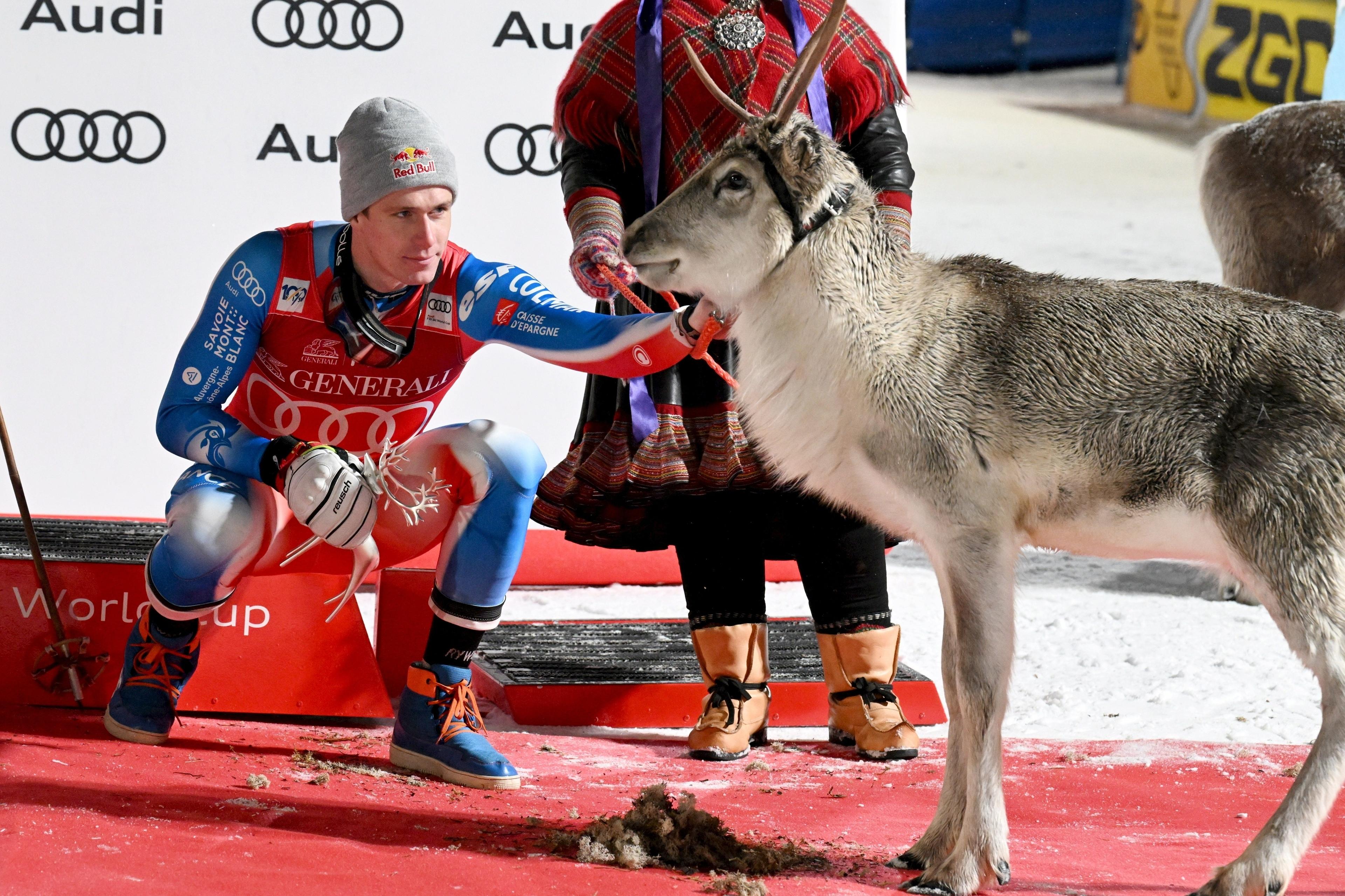 Sieg und Rentier für Noel in Levi - Straßer verpasst Podest | BR24