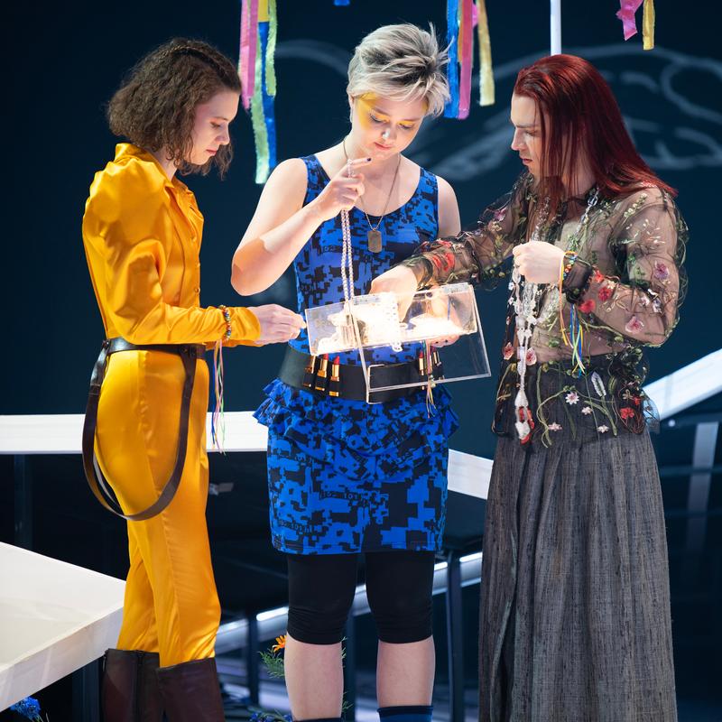 Probenreportage: "Achill unter den Mädchen" an der Theaterakademie ...